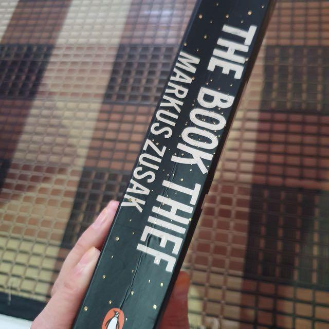The book thief - markus zusak, Hobbies & Toys, Books & Magazines ...