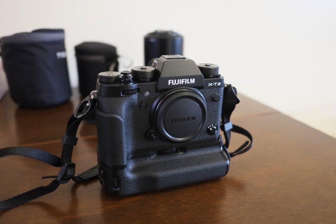 (Almost New) Fujifilm X-T2 with VPB-XT2 booster grip and 5 batteries ...