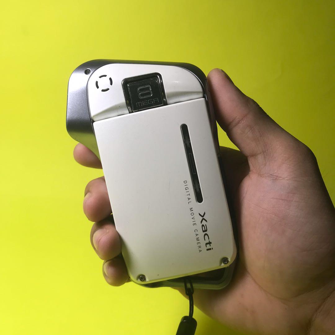 CANON XACTI DMX-CA8 WATERPROOF, Photography, Video Cameras on Carousell