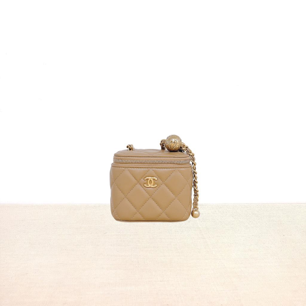 Chanel mini box with gold ball ( Beige ), 名牌, 手袋及銀包 - Carousell