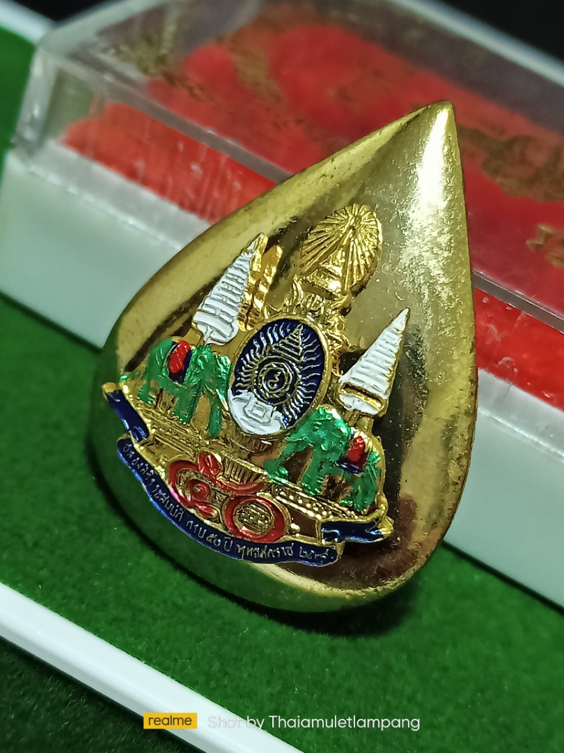 Commemorative Thailand Rama 9 Brooch, Hobbies & Toys, Memorabilia ...