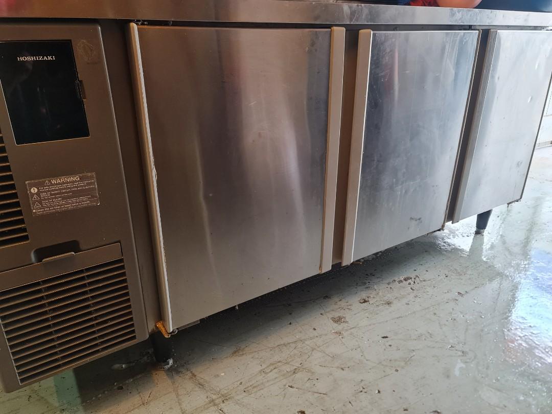 Hoshizaki 3-door table-top / counter-top chiller fridge refrigerator ...