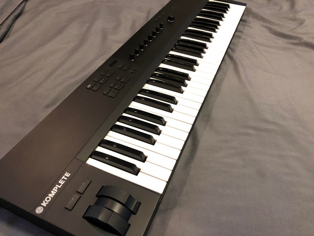 Komplete Kontrol A61, Audio, Other Audio Equipment on Carousell