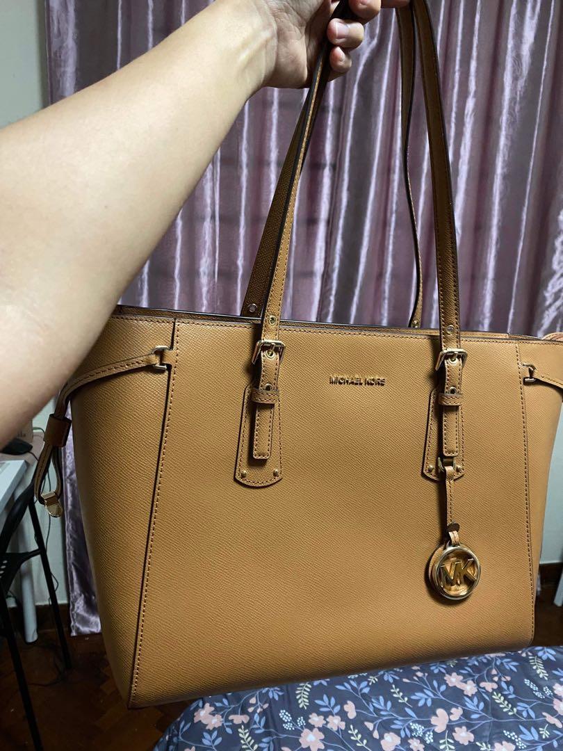 MK voyager medium tote bag, Women's Fashion, Bags & Wallets, Tote Bags ...