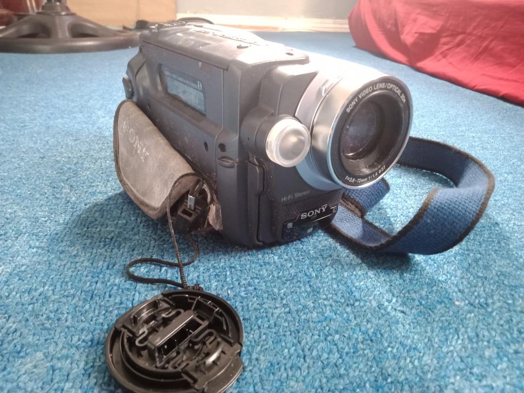 Old Sony camera, Photography, Video Cameras on Carousell