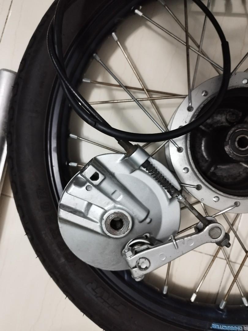 Rim aloy 17 honda ex5 complete set siap hub dpn blkg, Motorbikes on Carousell