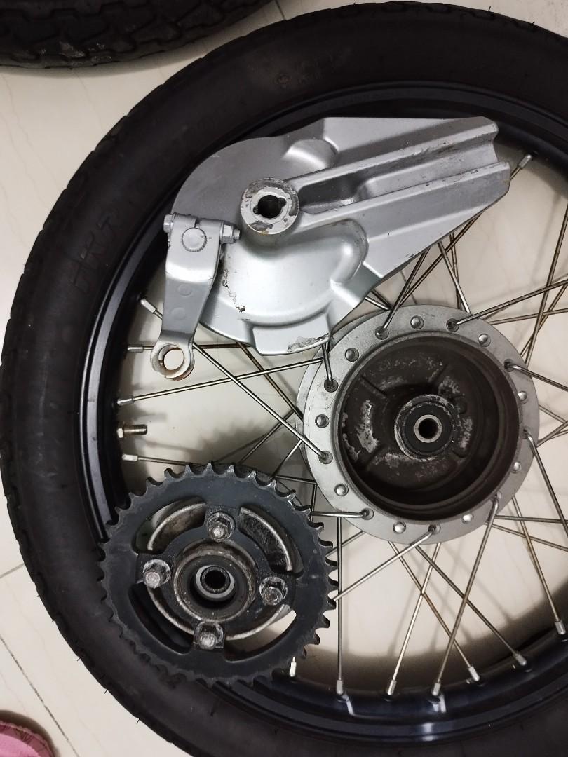 Rim aloy 17 honda ex5 complete set siap hub dpn blkg, Motorbikes on Carousell
