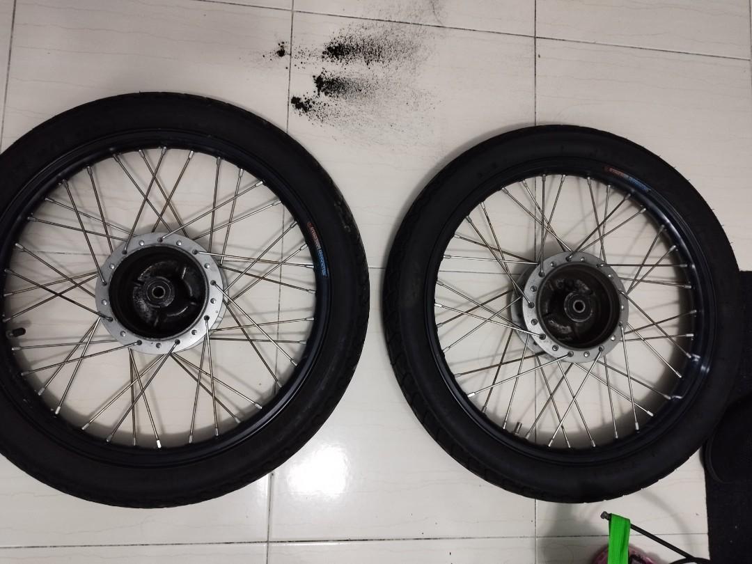 Rim aloy 17 honda ex5 complete set siap hub dpn blkg, Motorbikes on Carousell