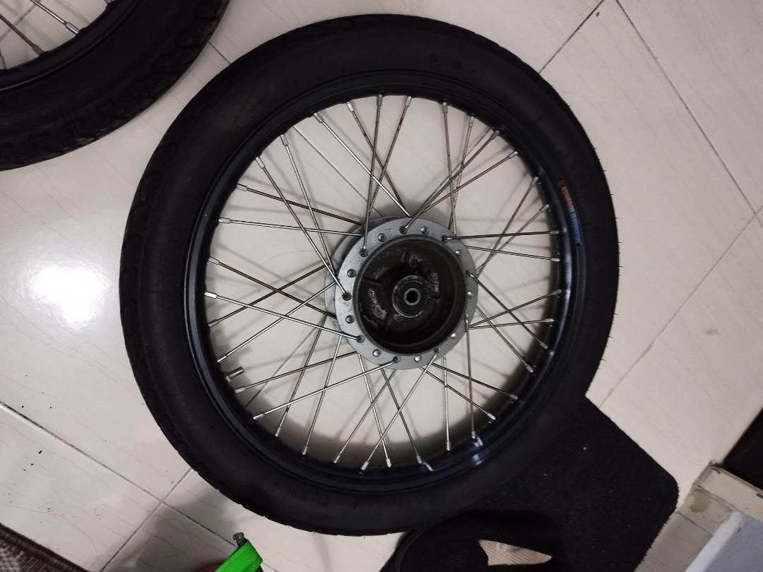 Rim aloy 17 honda ex5 complete set siap hub dpn blkg, Motorbikes on Carousell
