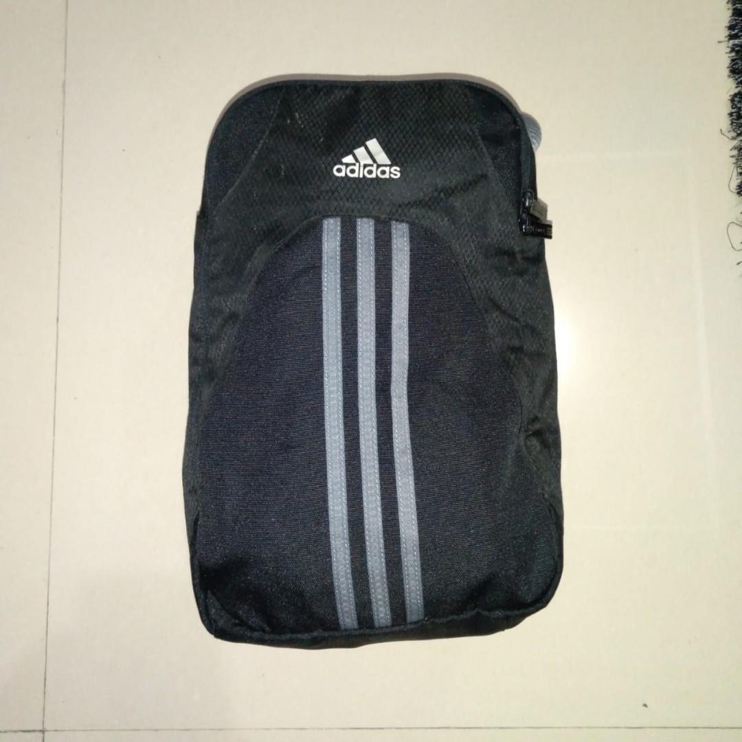 Tas sepatu adidas, Olah Raga, Perlengkapan Olahraga Lainnya di Carousell
