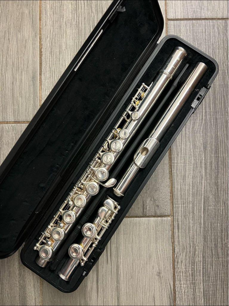 Yamaha Flute 221 with Curved Head Joint, Hobbies & Toys, Music & Media ...
