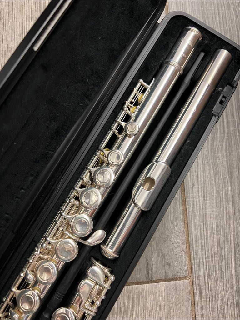 Yamaha Flute 221 with Curved Head Joint, Hobbies & Toys, Music & Media ...