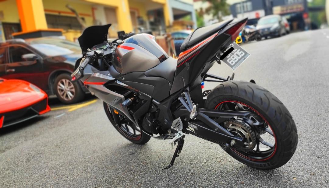 Yamaha R25 Titanium Grey v1 2016, Motorbikes on Carousell