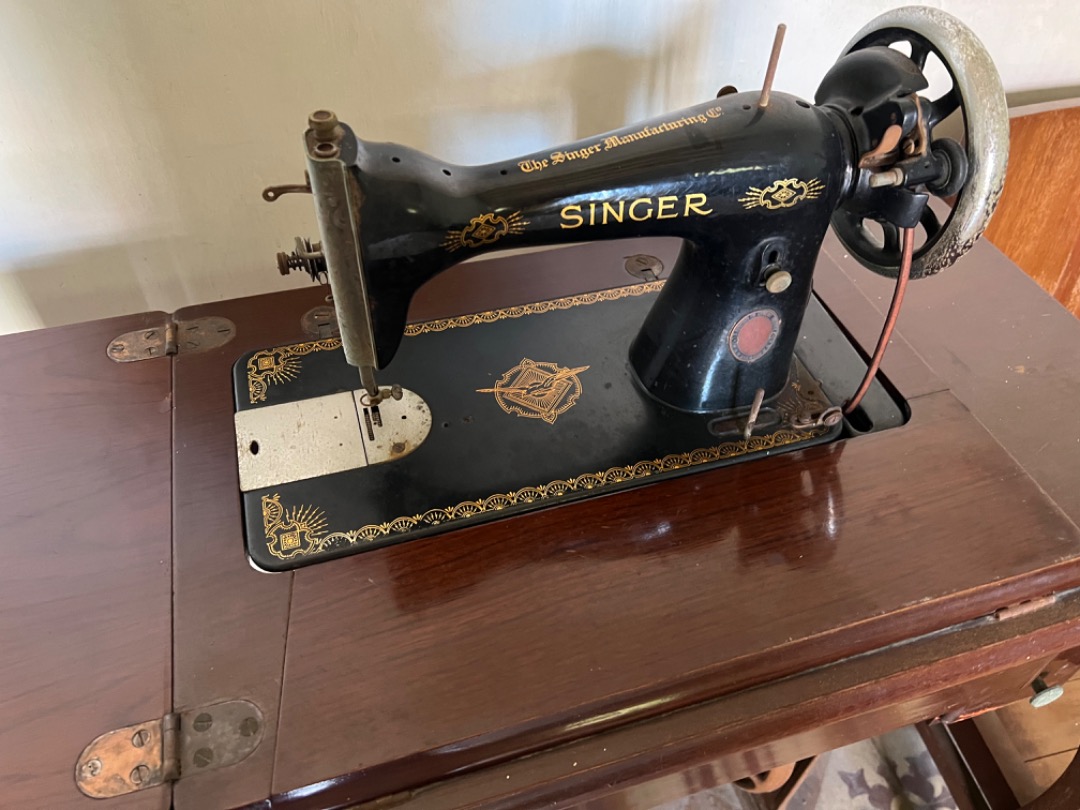 Antique singer sewing machine, Furniture & Home Living, Home Decor ...