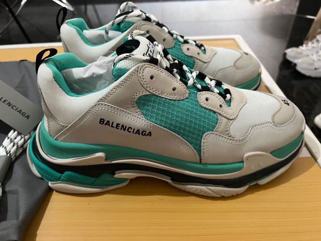 BALENCIAGA TRIPLE S, Men's Fashion, Footwear, Sneakers on Carousell