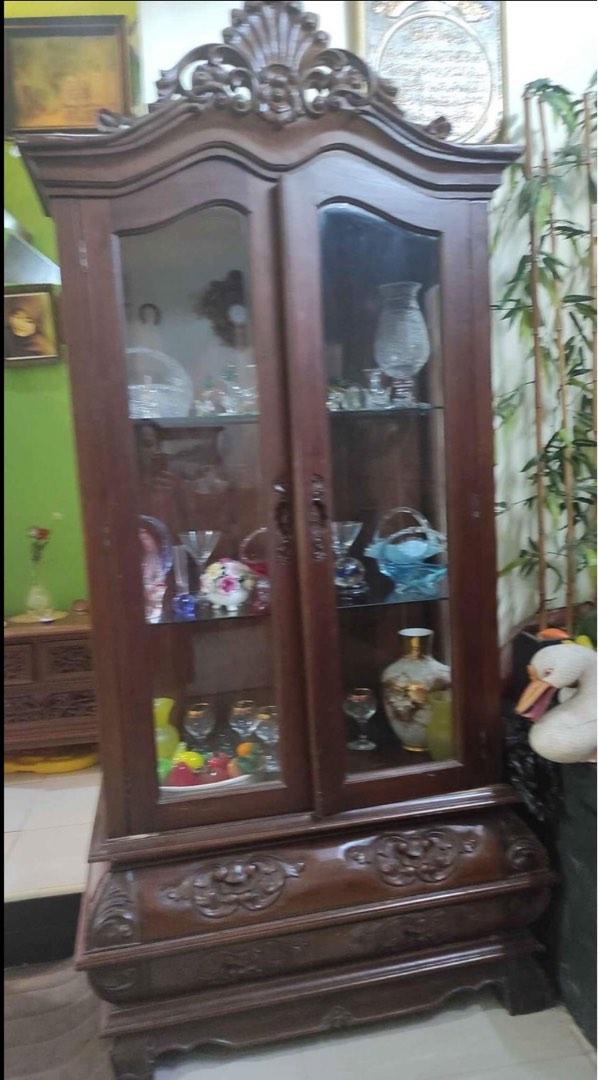 Lemari pajangan jati kuno, Antik, Furnitur di Carousell