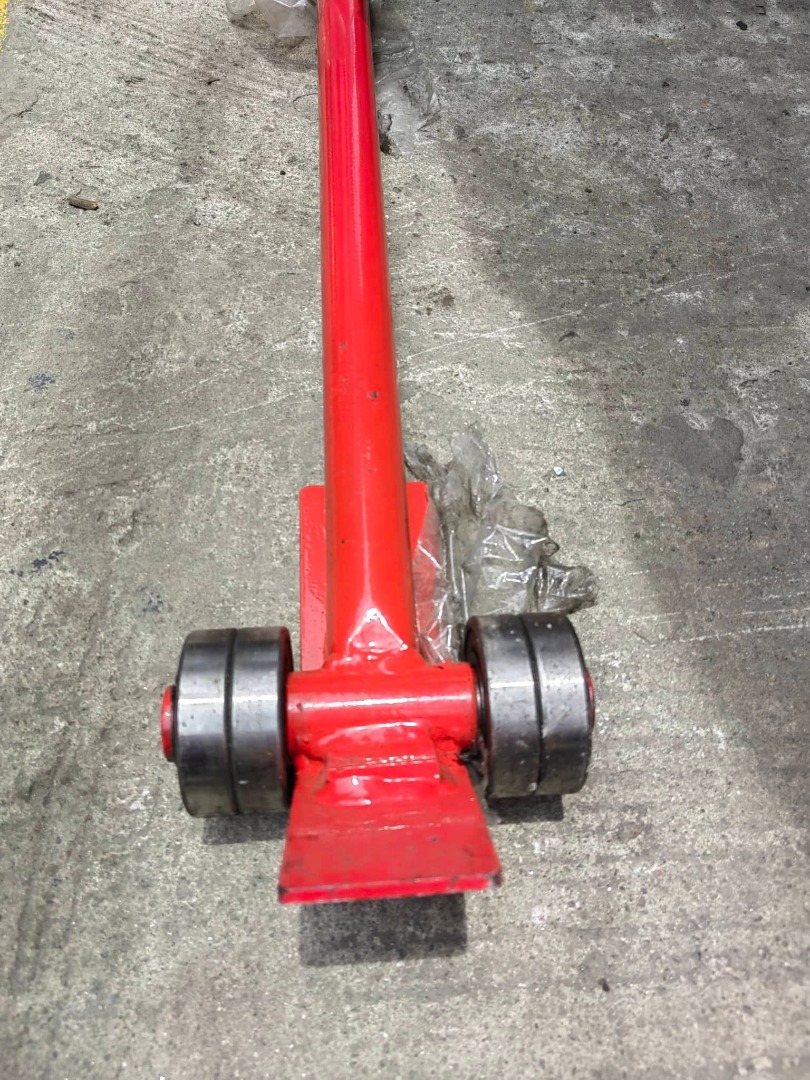 LIFTING CROWBAR, Commercial & Industrial, Industrial Equipment on Carousell