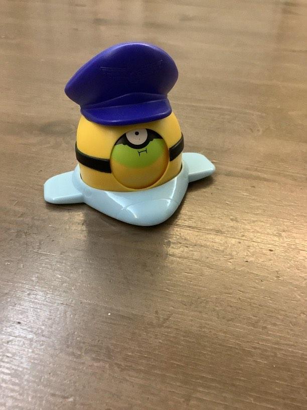 Minion wheel toy, 興趣及遊戲, 玩具 & 遊戲類 - Carousell