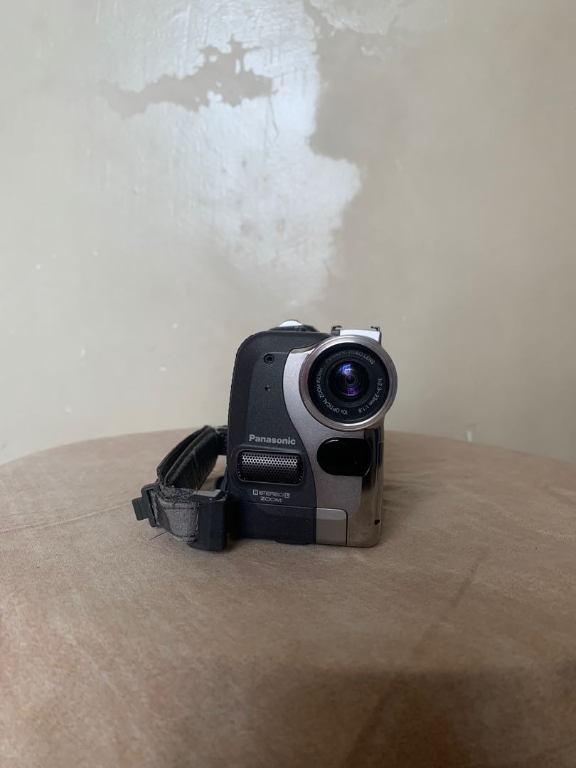 Panasonic Mini DV handycam w/ card slot, Photography, Cameras on Carousell