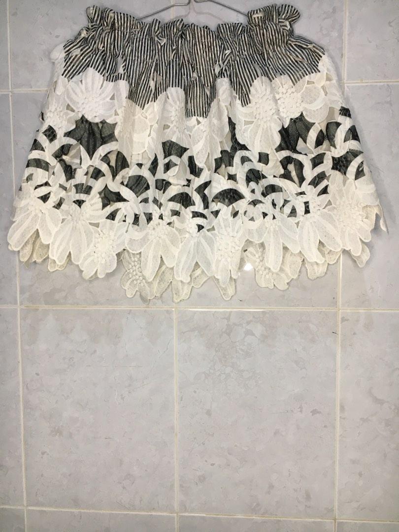 Rok mini Renda #29, Fesyen Wanita, Pakaian Wanita, Bawahan di Carousell