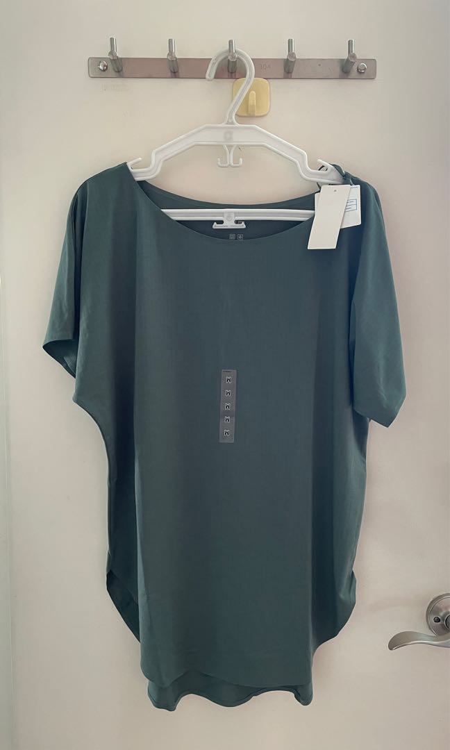 UNIQLO Airism Green Top, Women's Fashion, Tops, Shirts on Carousell