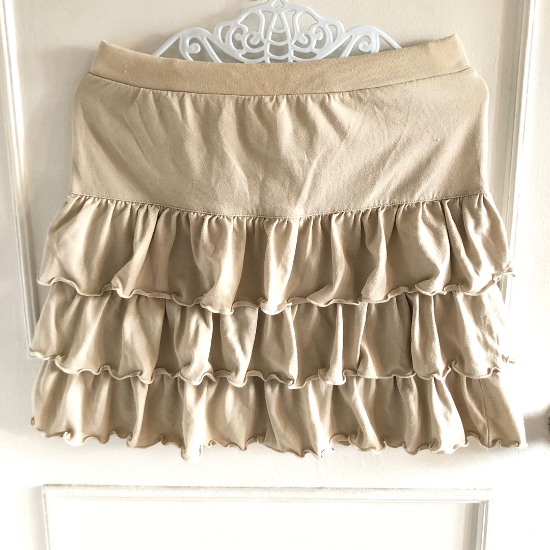 Y2k nude ruffle skirt, Women's Fashion, Bottoms, Skirts on Carousell