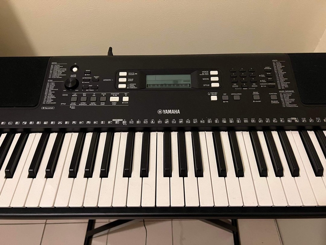 Yamaha PSR-E373 Piano / Keyboard, Hobbies & Toys, Music & Media ...