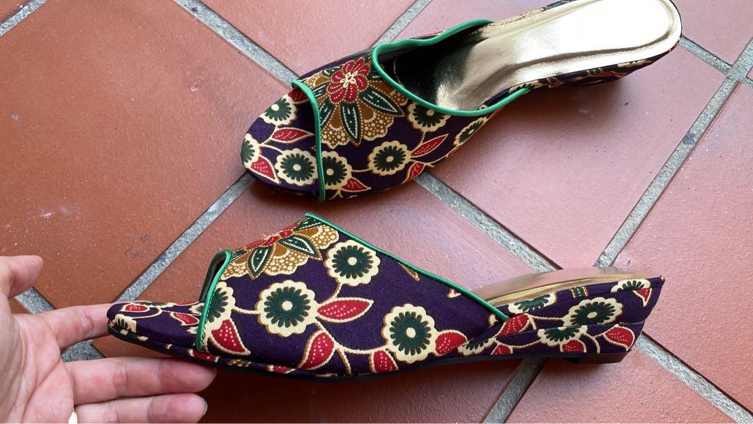 Customised brand new batik shoes, Women's Fashion, Footwear, Wedges on ...