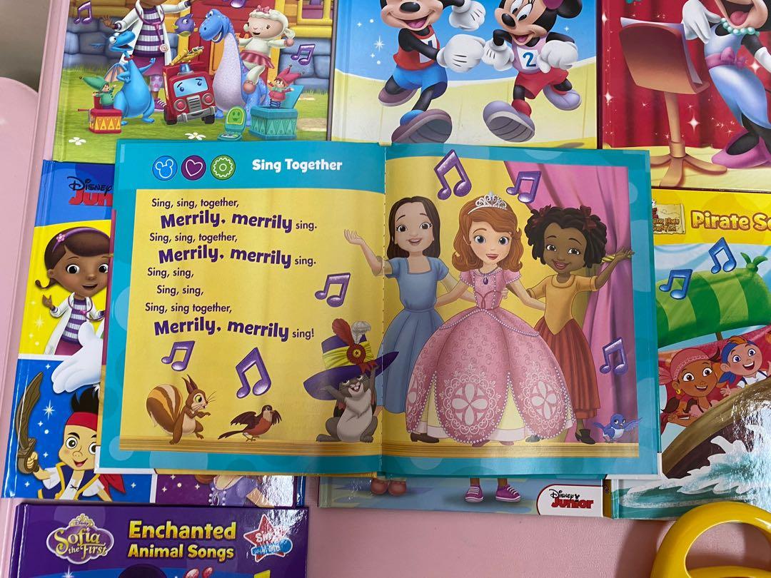 Disney Junior Sing Along Music Player and 8-book library, 興趣及遊戲, 玩具 ...