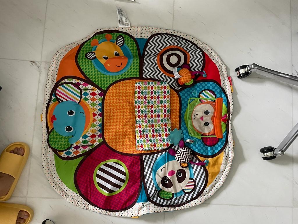 Free baby mobile and playmat, Babies & Kids, Infant Playtime on Carousell