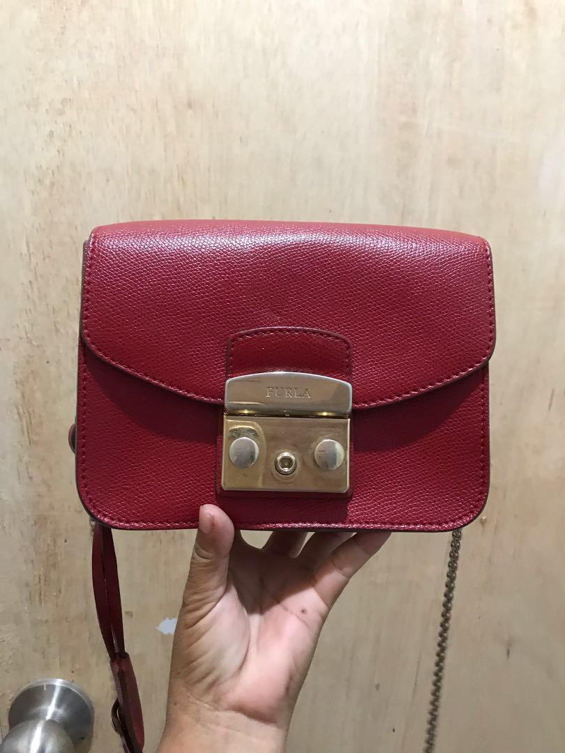 Furla Metropolis Sling, Luxury, Bags & Wallets on Carousell