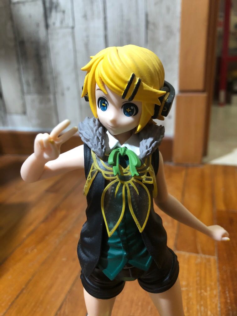 Kagamine Rin figure, Hobbies & Toys, Toys & Games on Carousell