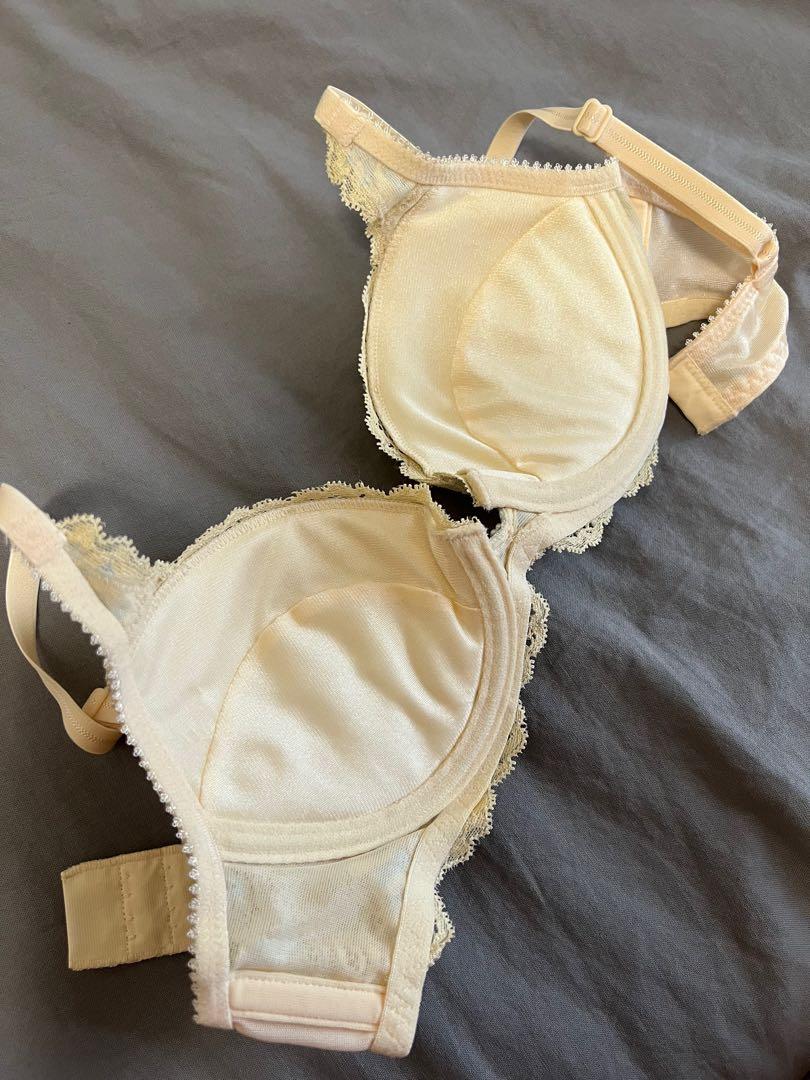 New Triumph Bra, B70, Women's Fashion, New Undergarments & Loungewear ...