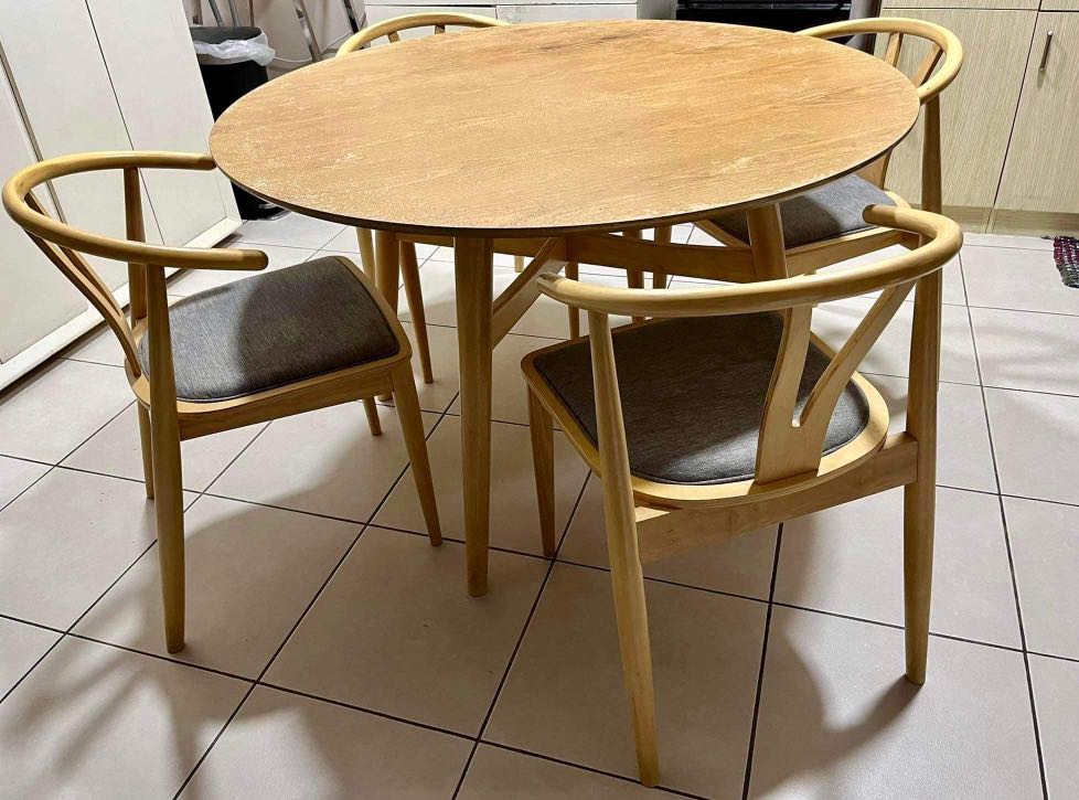 Preloved BLIMS DINING SET (match round table and wishbone accent chairs ...