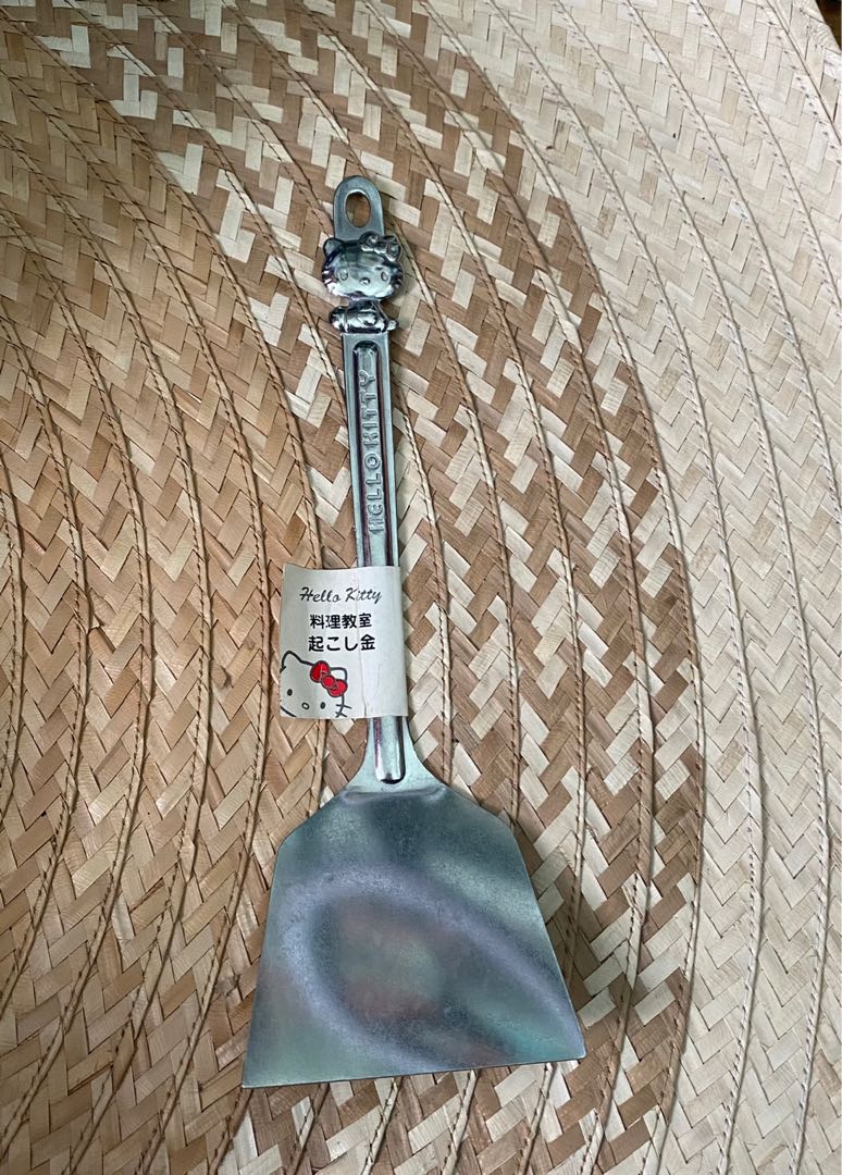 SANRIO HELLO KITTY TURNING SPATULA, Furniture & Home Living ...