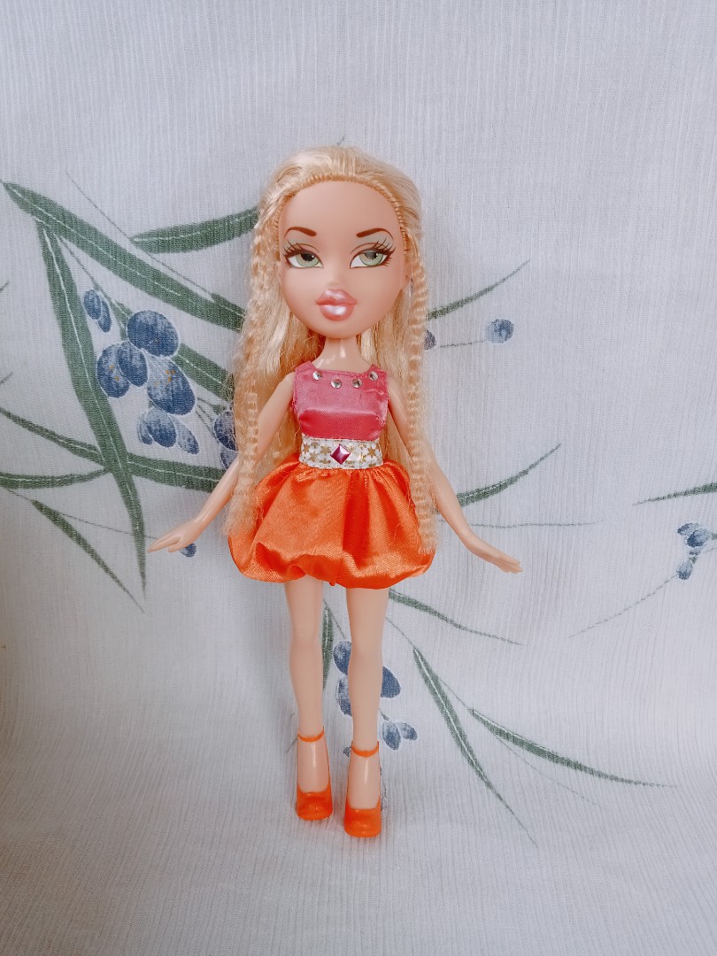 Strut it Cloe in Tangerine, Hobbies & Toys, Toys & Games on Carousell