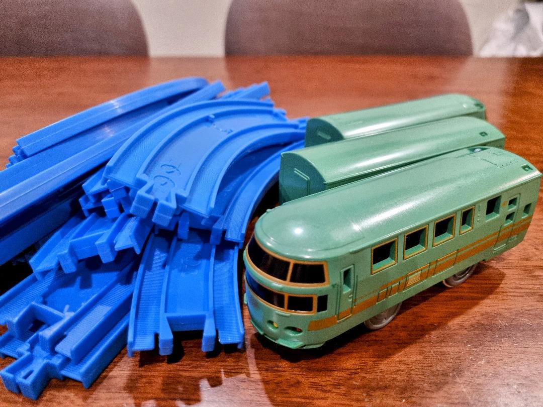 Tomica Train S21 (on and off train), Hobbies & Toys, Toys & Games on ...