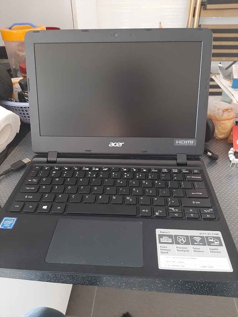 Acer Aspire 1 laptop (10-inch screen) with charger, Computers & Tech ...
