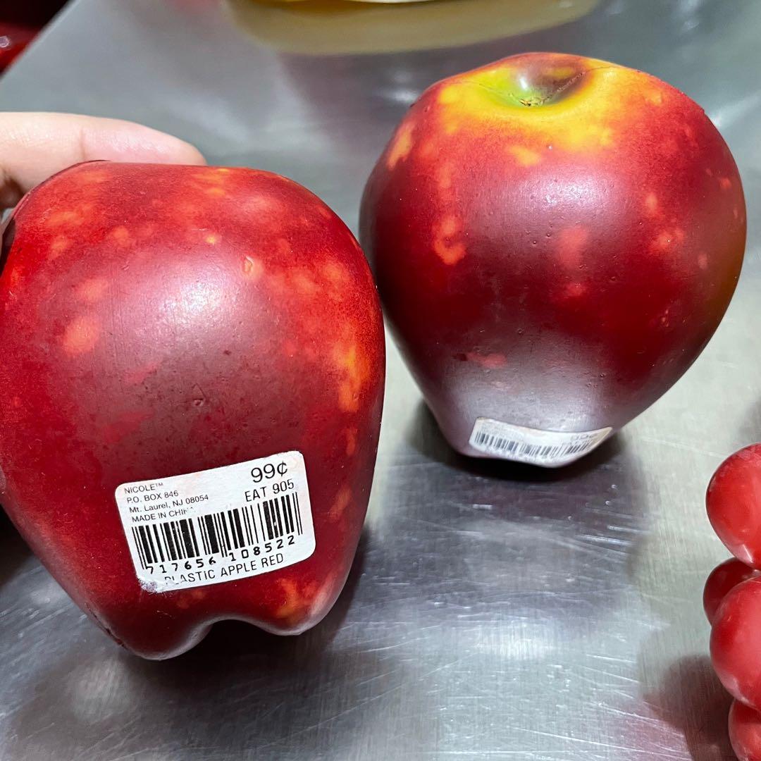 Plastic Fruits (Artificial Apples, Grapes, Pand that other fruit haha ...