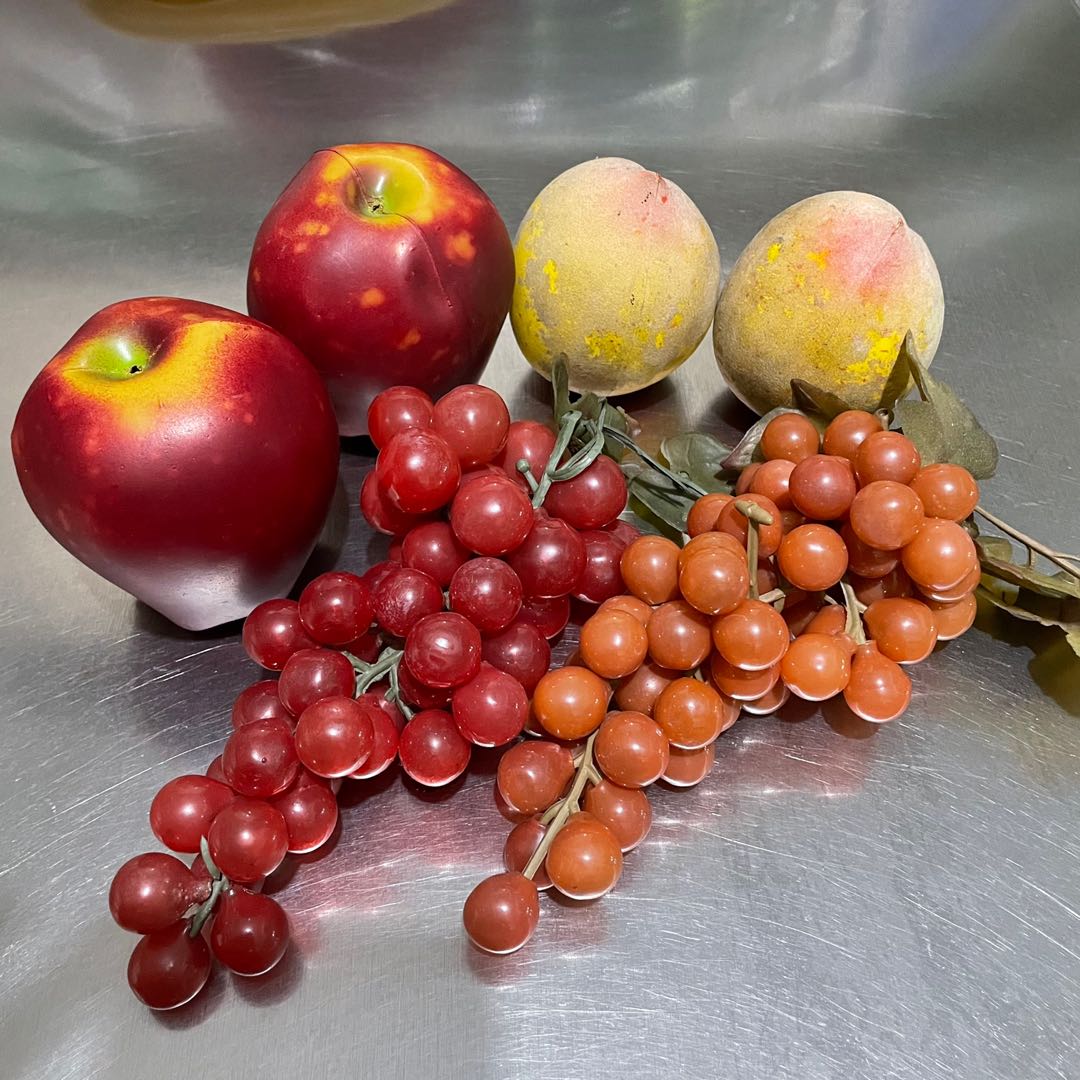 Plastic Fruits (Artificial Apples, Grapes, Pand that other fruit haha ...