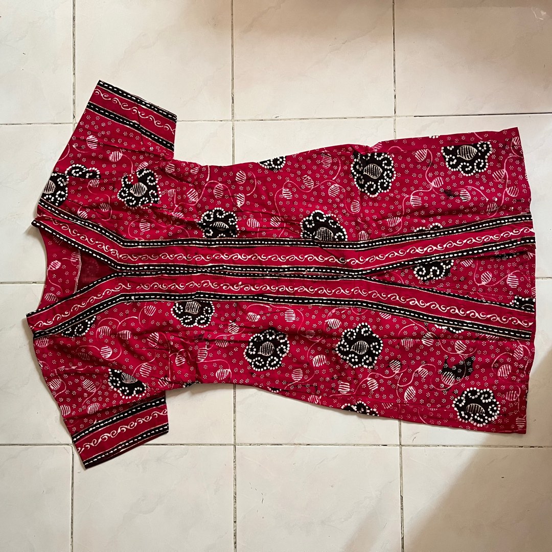 Batik Merah, Fesyen Wanita, Pakaian Wanita, Gaun & Rok di Carousell