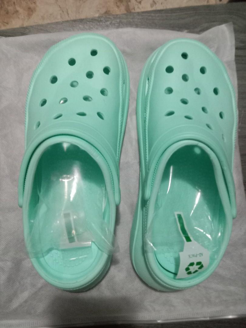 BRANDNEW Mint Green Crocs, Women's Fashion, Footwear, Sandals on Carousell