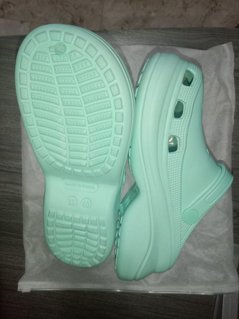BRANDNEW Mint Green Crocs, Women's Fashion, Footwear, Sandals on Carousell
