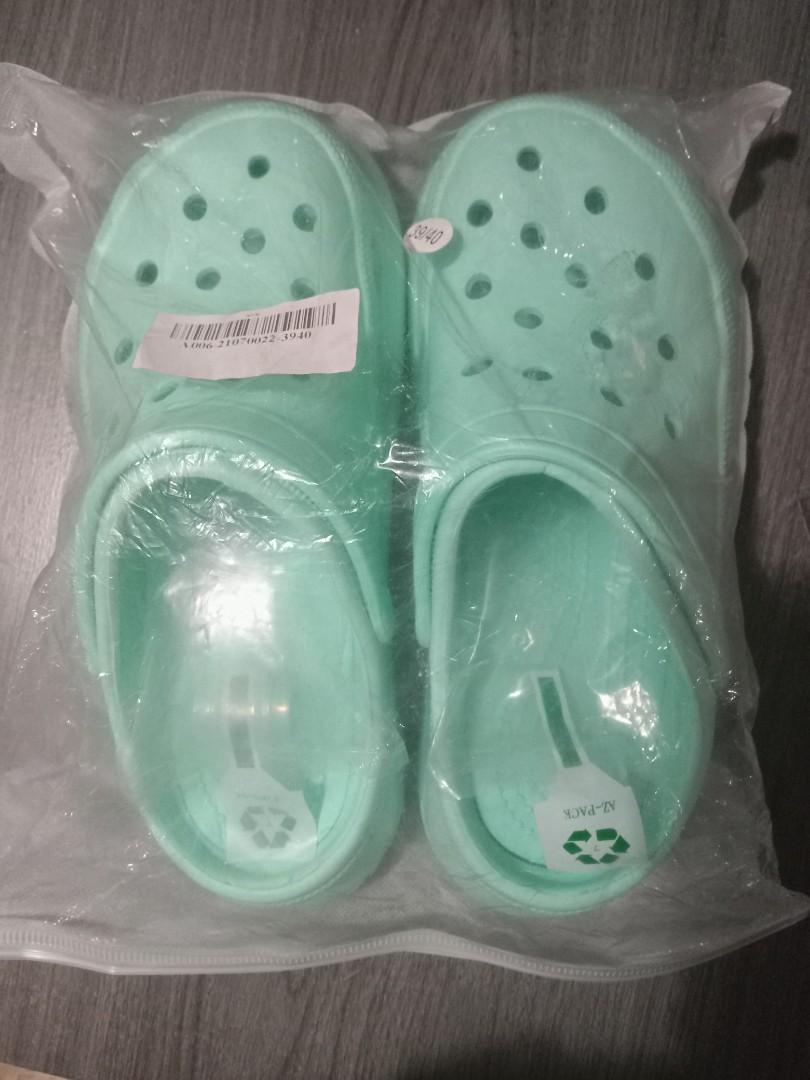 BRANDNEW Mint Green Crocs, Women's Fashion, Footwear, Sandals on Carousell