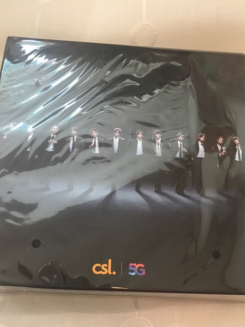 CSL Mirror AR 月曆, 興趣及遊戲, 收藏品及紀念品, 明星周邊 - Carousell