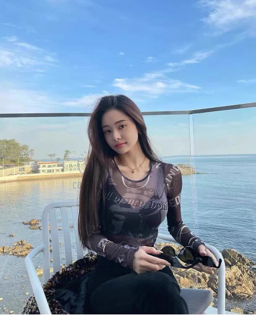 CURETTY - C Graphic See Through Top - Black, Women's Fashion, Tops, Longsleeves on Carousell