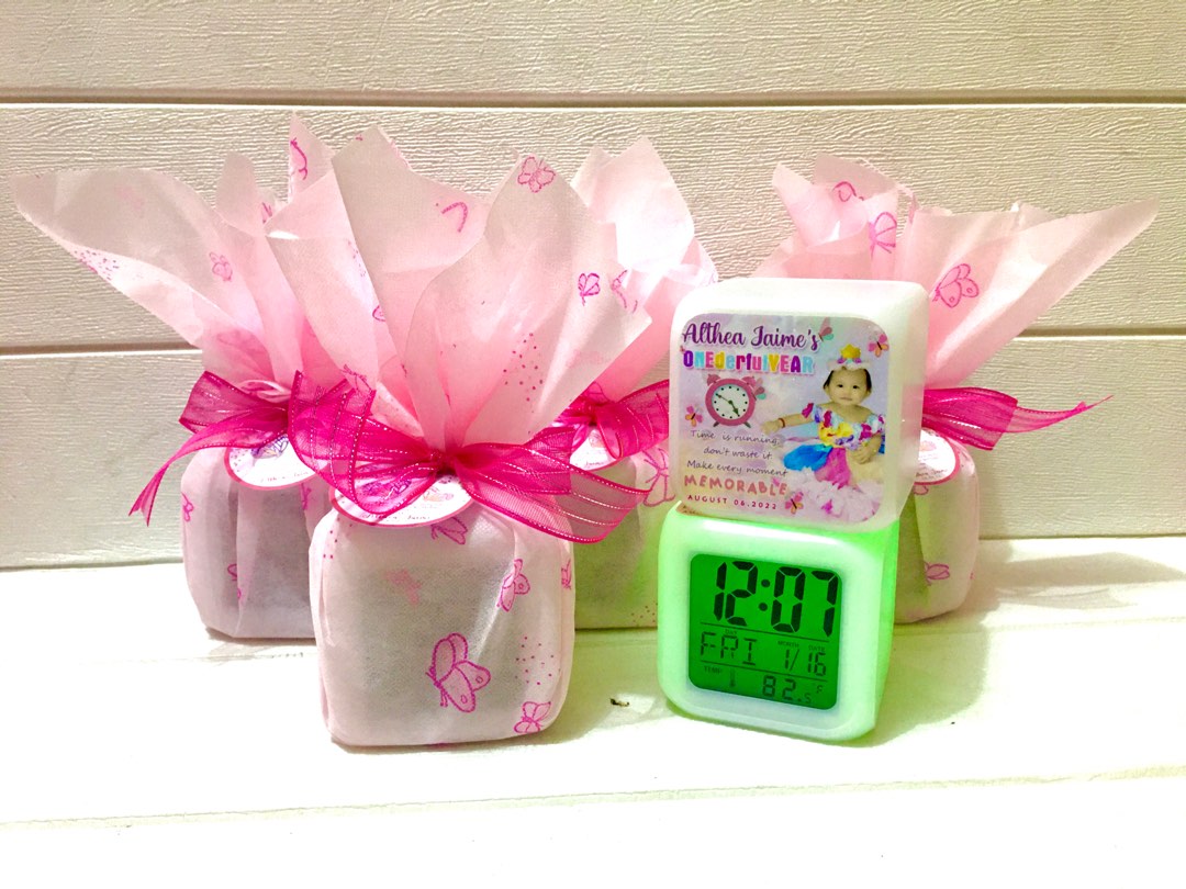 Dice Digital Clock Souviner, Furniture & Home Living, Home Decor ...
