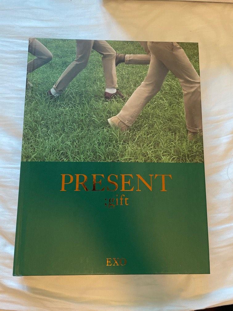 EXO PRESENT 寫真集, 興趣及遊戲, 收藏品及紀念品, 韓流 - Carousell