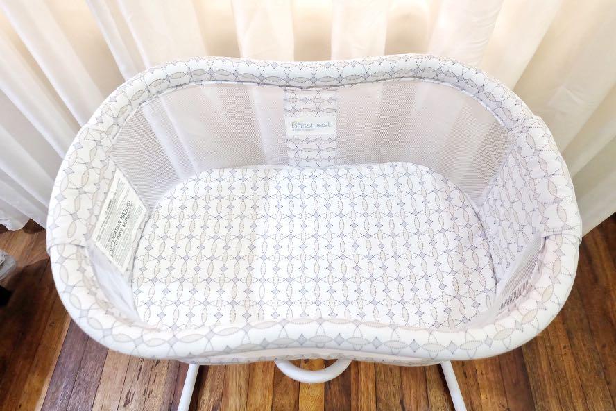 Halo Bassinest Glide Sleeper, Babies & Kids, Baby Nursery & Kids ...