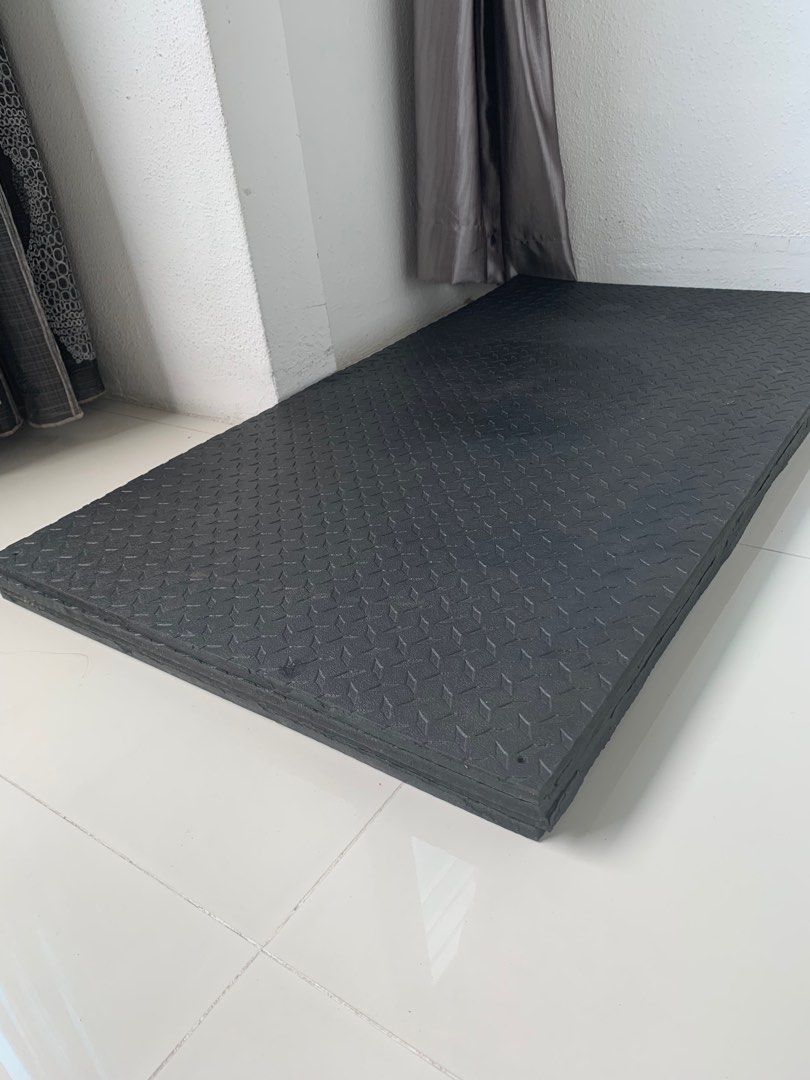 Heavy Duty Gym Mat (67cm x 120cm x 1.2cm), Sports Equipment, Exercise ...